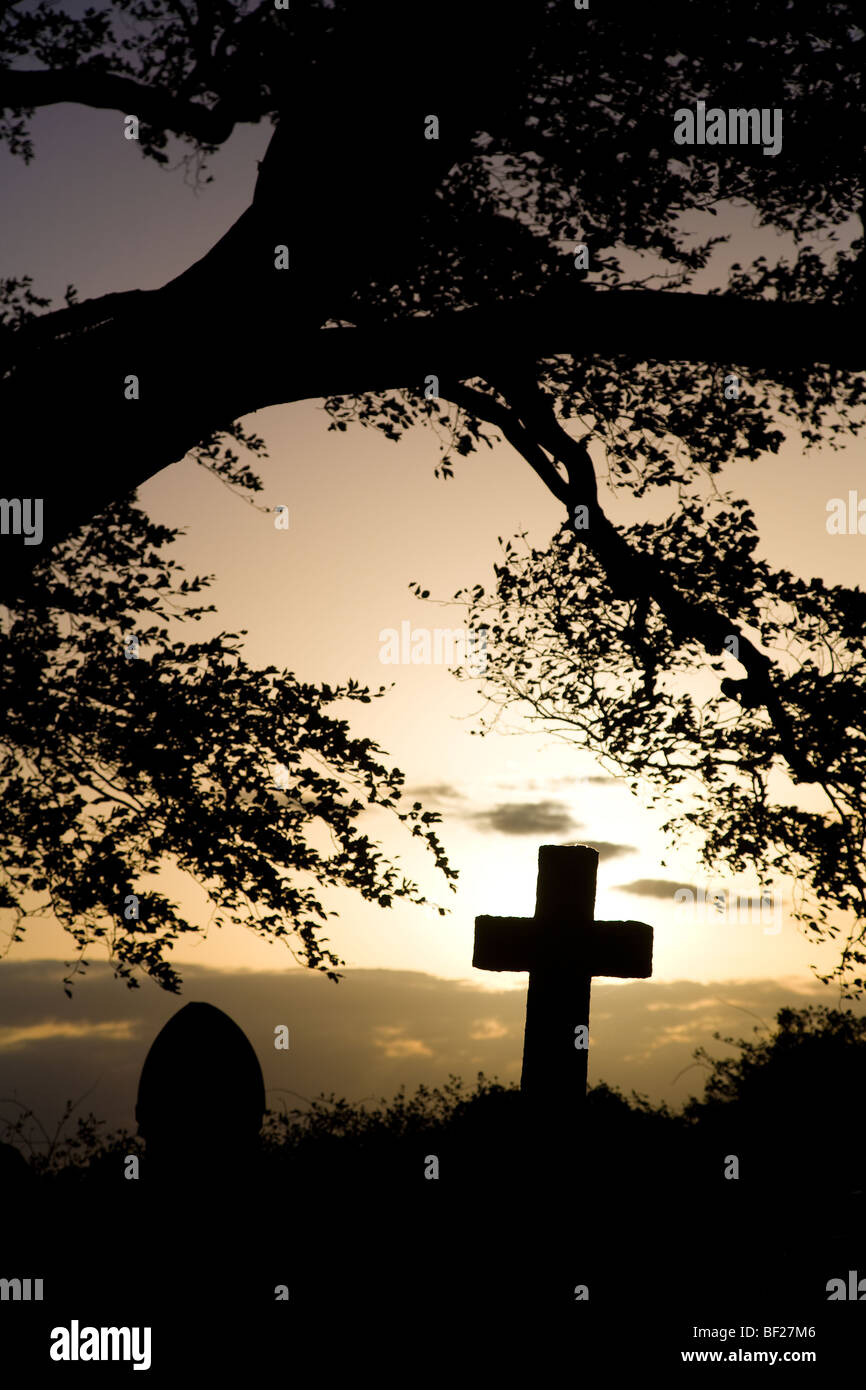 Graveyard sunset hi-res stock photography and images - Alamy