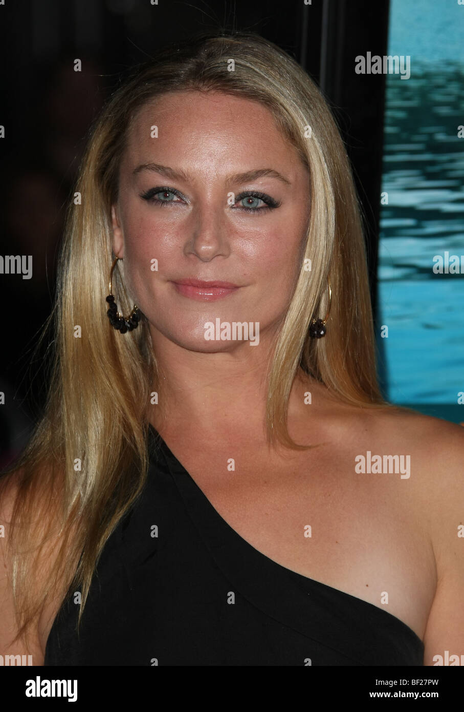 ELISABETH ROHM COUPLES RETREAT AMERICAN PREMIERE LOS ANGELES CA USA 05 ...