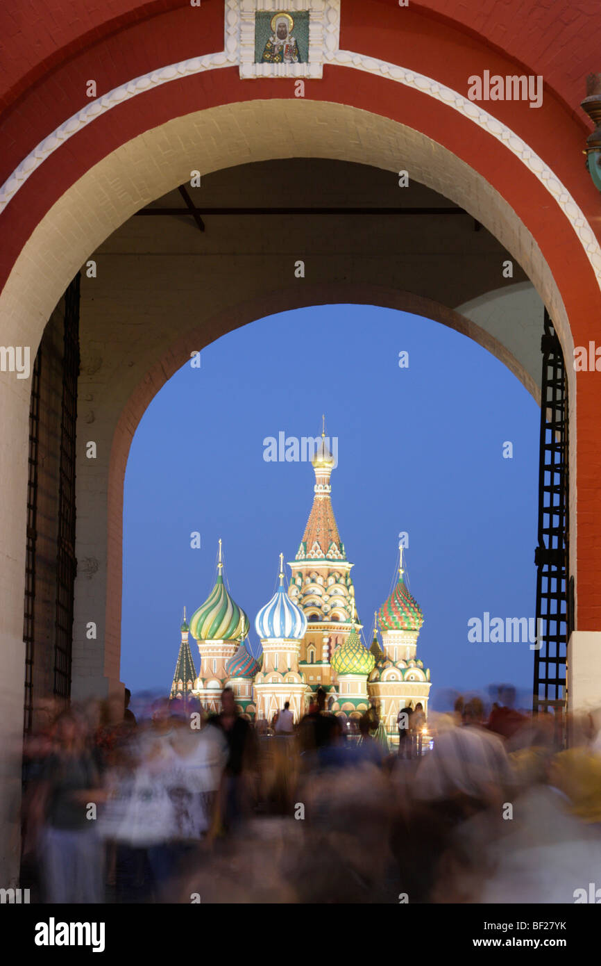View of Saint Basil's cathedral through the Iberian Gate, Moscow ...