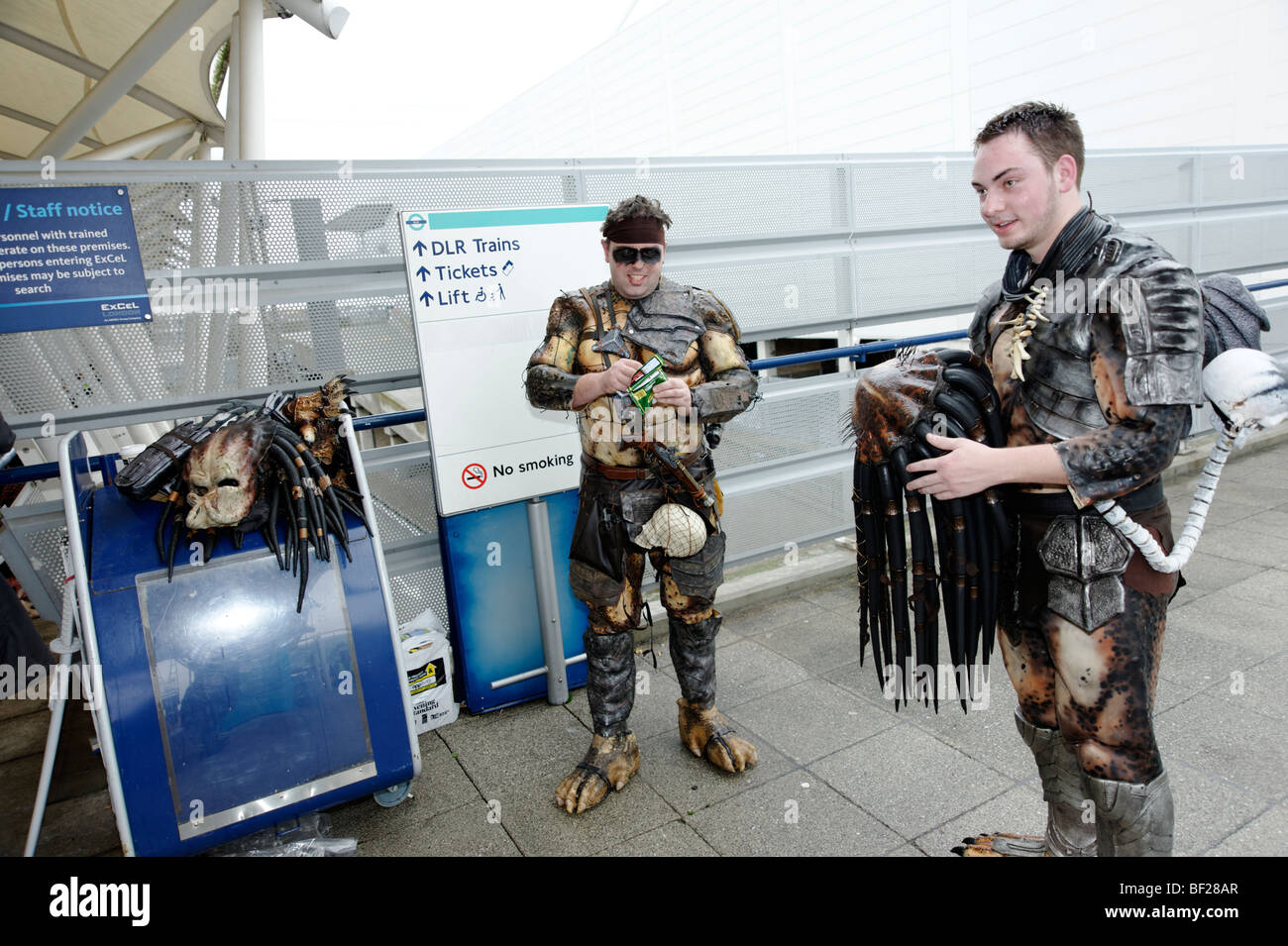 Fans dressed as their favorite costume characters from comic books ...