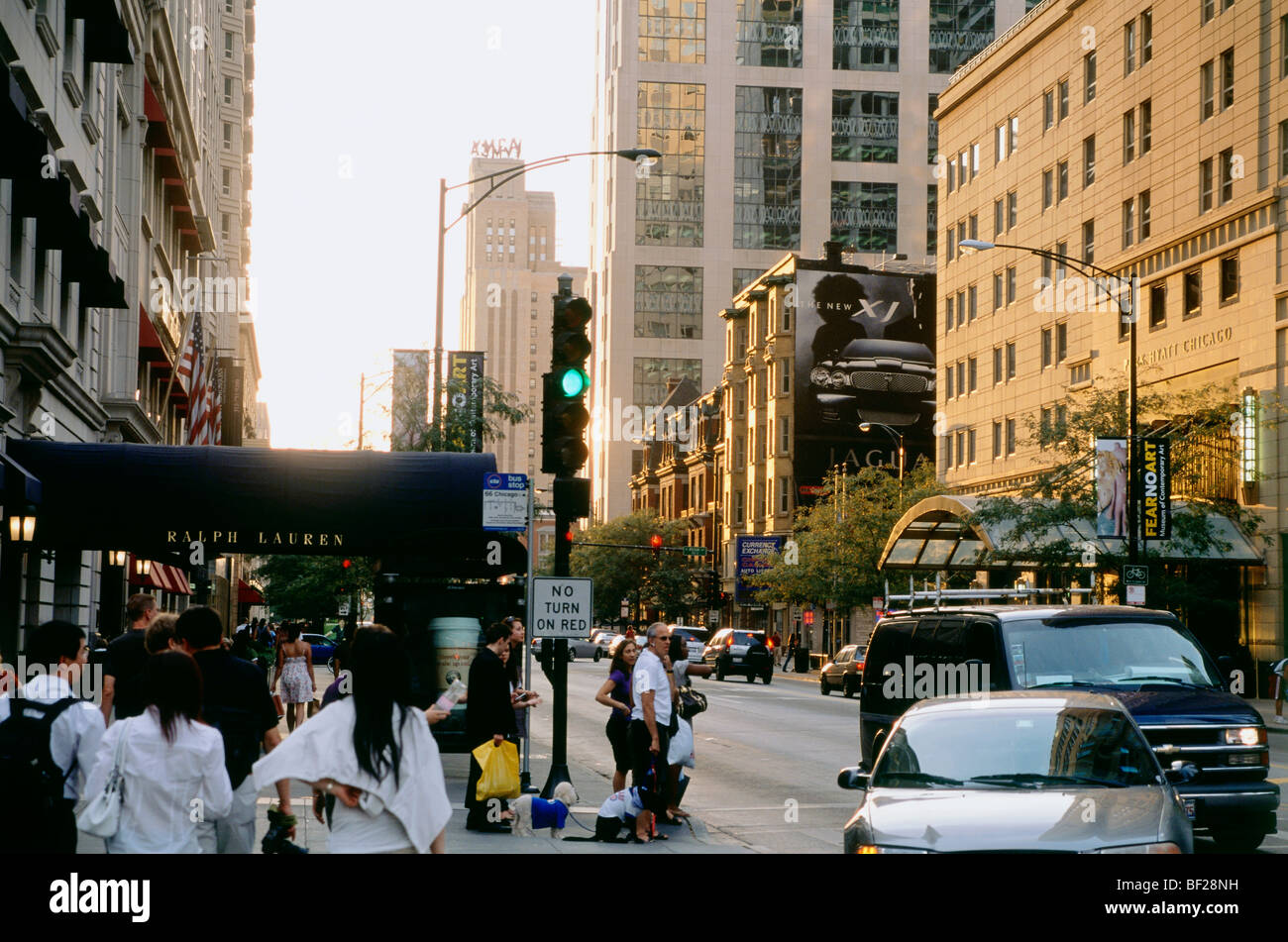 Pedestrian crossing street chicago illinois hi-res stock photography ...