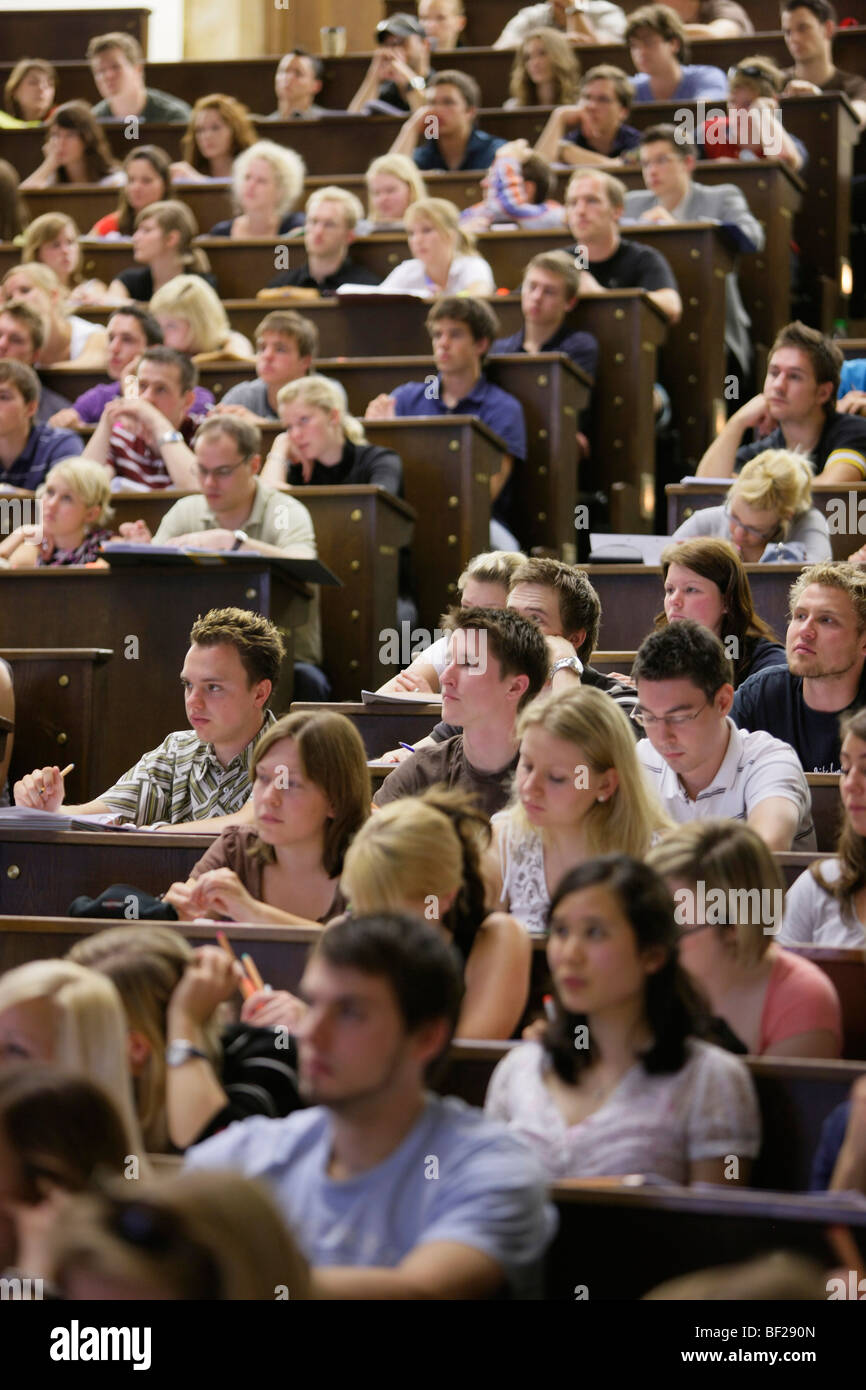 University lecture theatre hi-res stock photography and images - Alamy