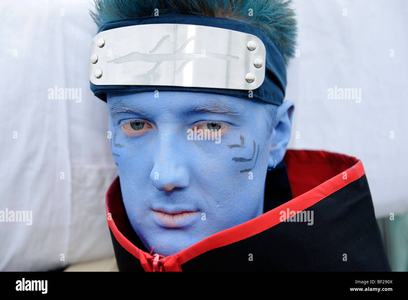 Fans dressed as their favorite costume characters from comic books ...