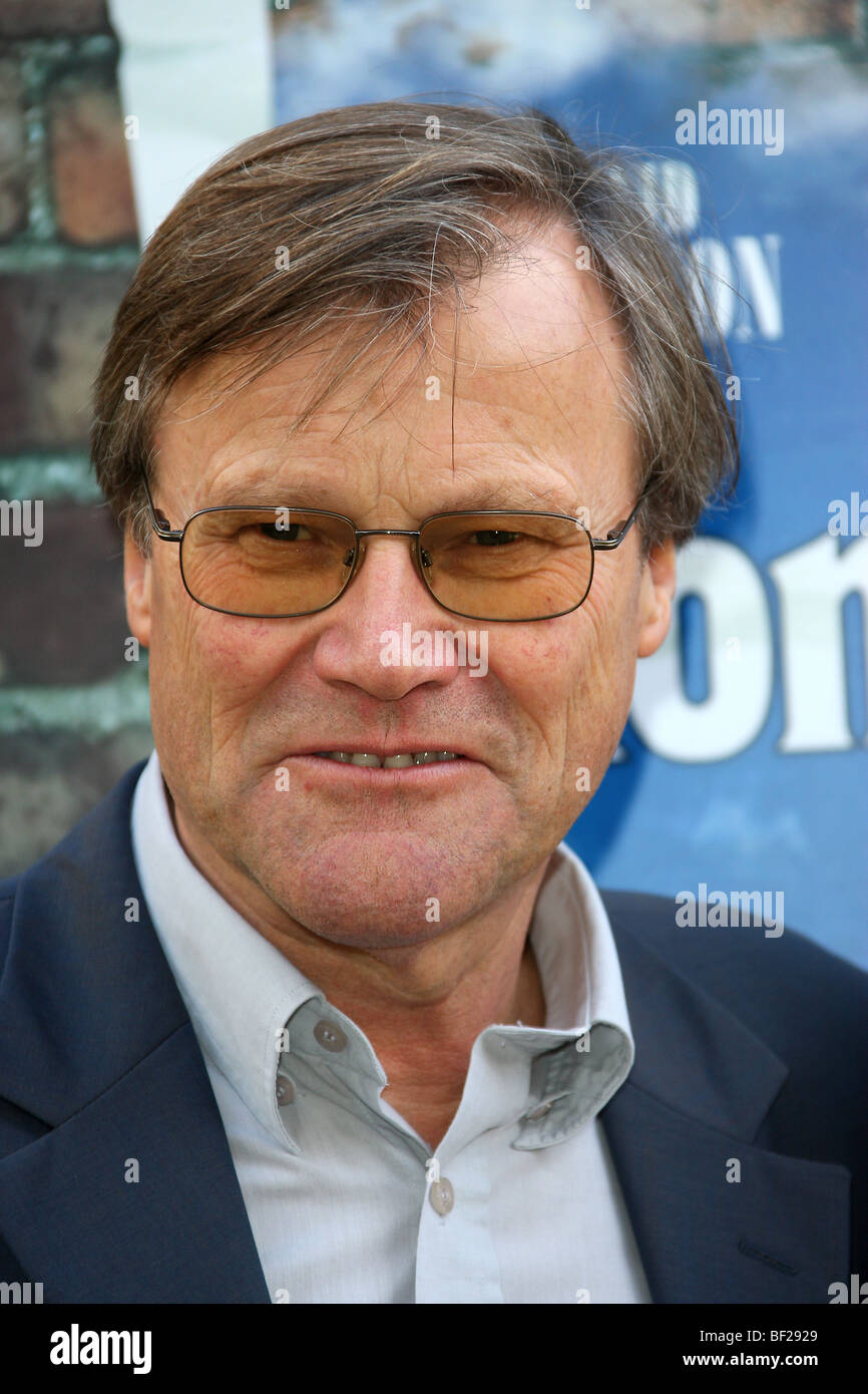 DAVID NEILSON CORONATION STREET ROMANIAN HOLIDAY PHOTOCALL GRANADA ...
