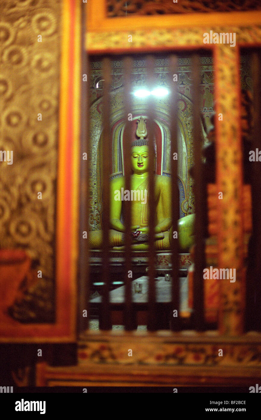 Buddha statue, Kandy, Sri Lanka Stock Photo - Alamy