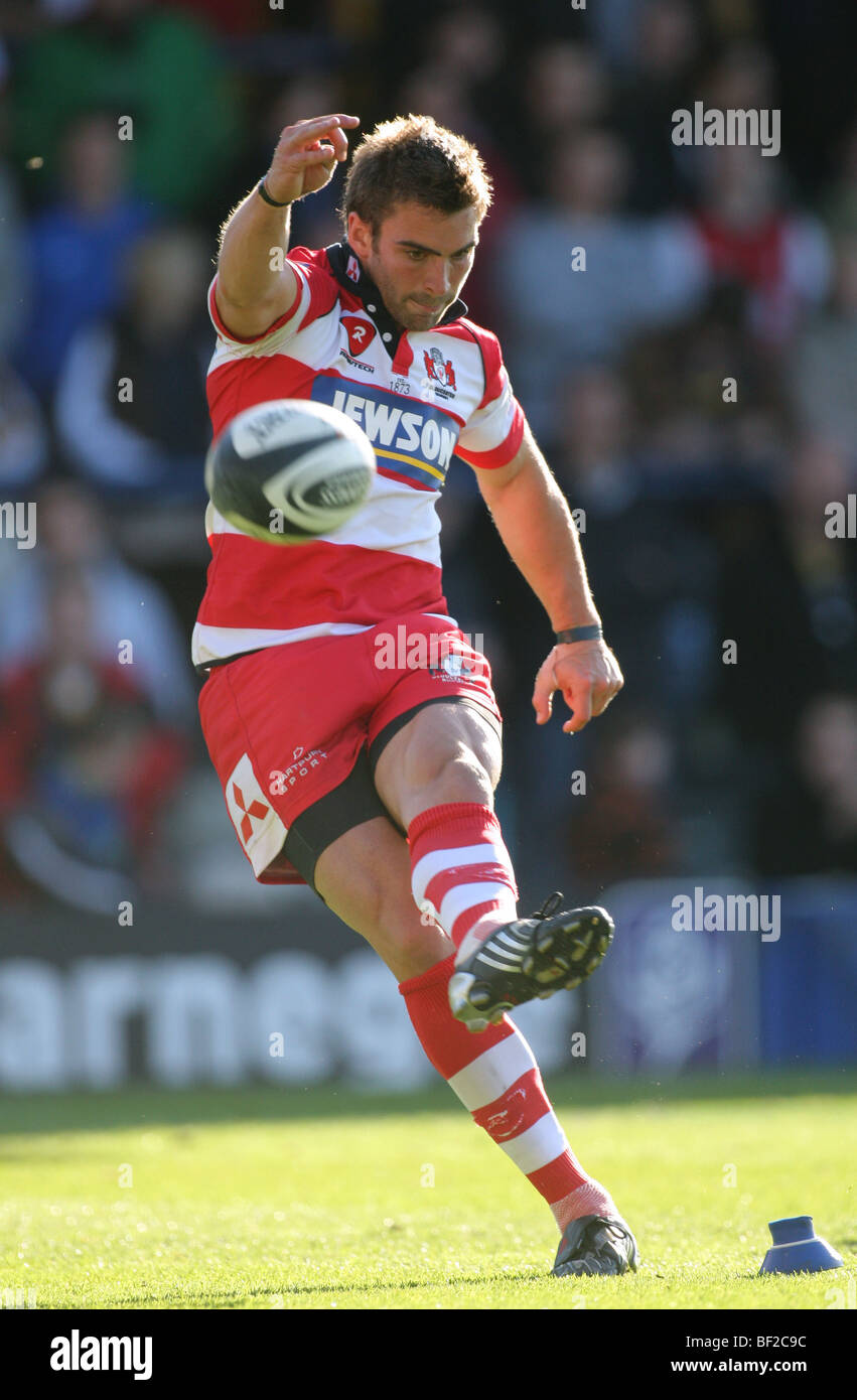 NICKY ROBINSON GLOUCESTER RUGBY HEADINGLEY CARNEGIE LEEDS ENGLAND 04 ...