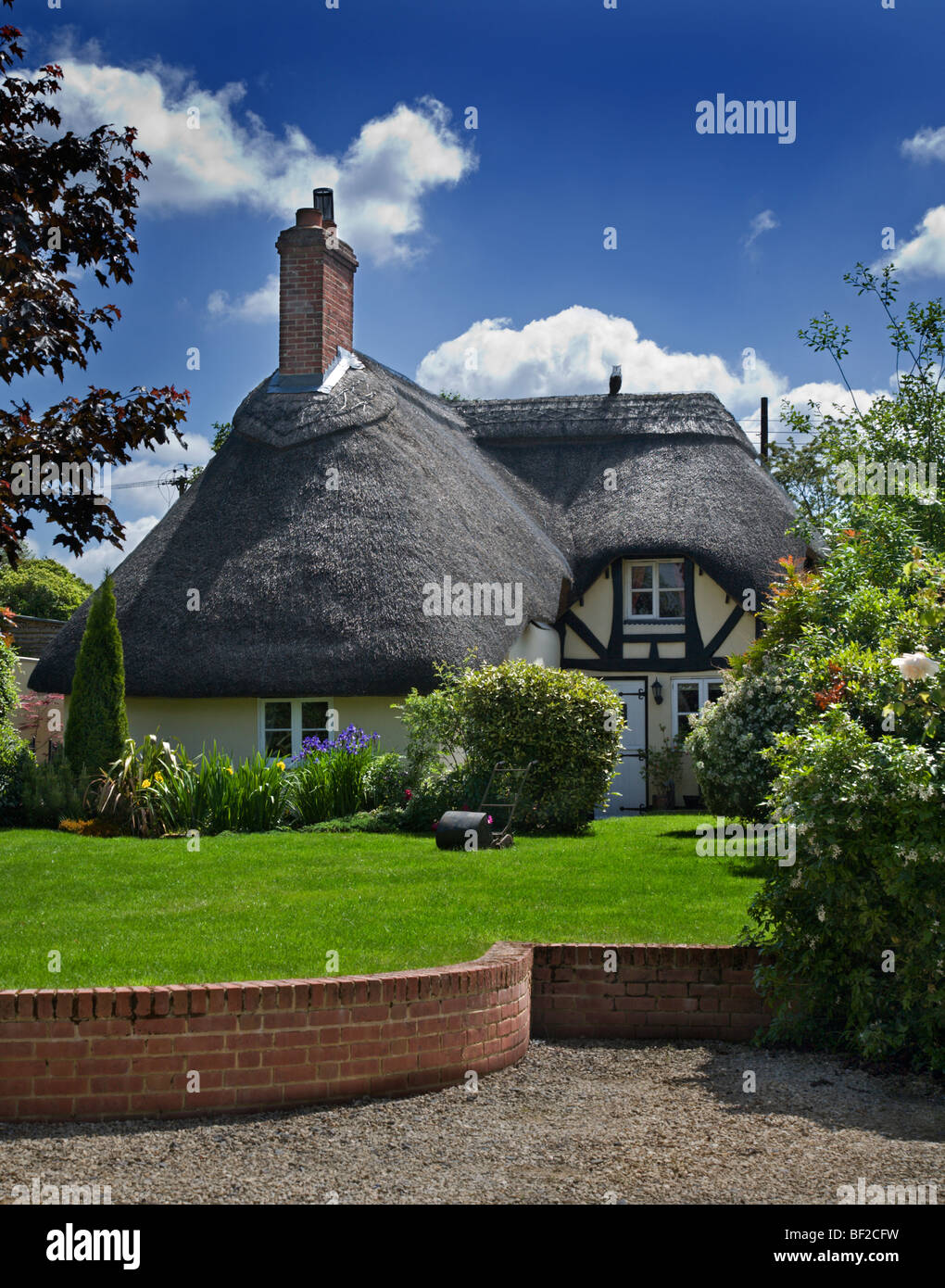Thatched Cottage in Winterbourne, Wiltshire, England Stock Photo - Alamy