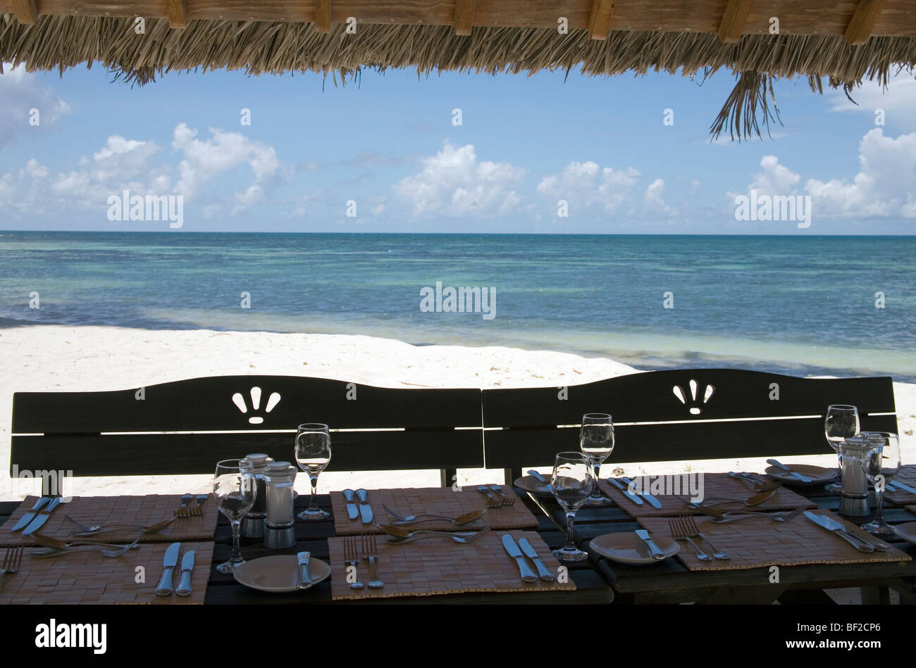 Dining area alongside tropical beach hi-res stock photography and ...