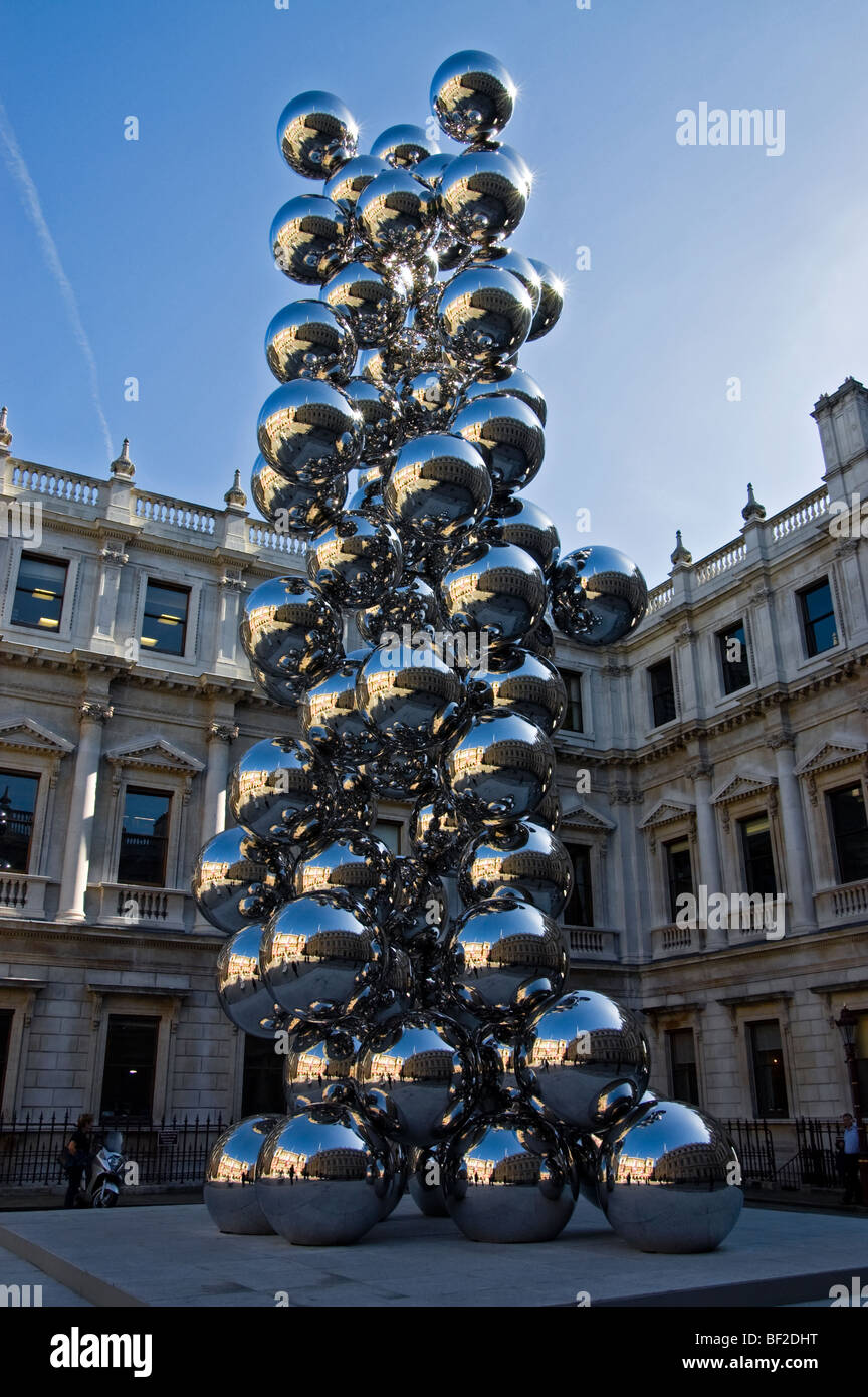 Anish Kapoor sculpture at the Royal Academy of Arts, Piccadilly, London ...