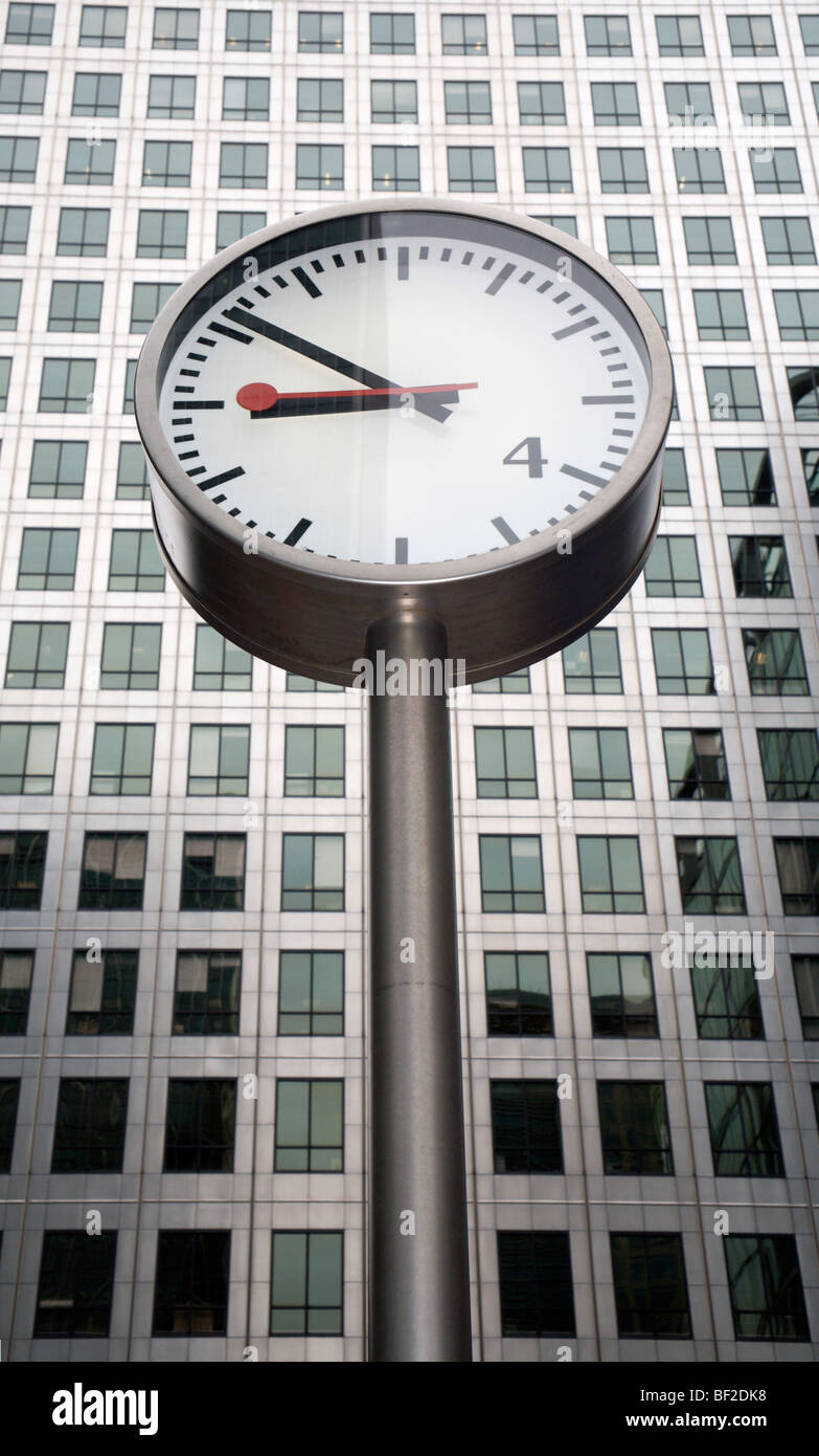 London - clock and facade of Canary Wharf Tower Stock Photo - Alamy