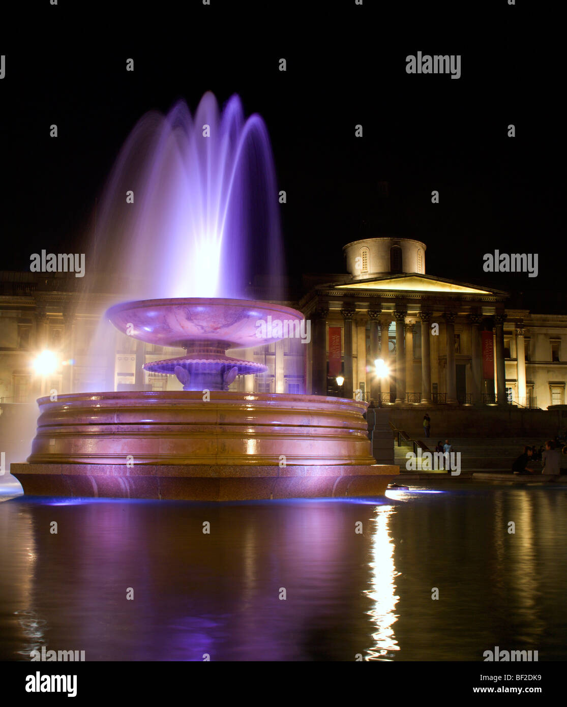 Night fountain hi-res stock photography and images - Alamy