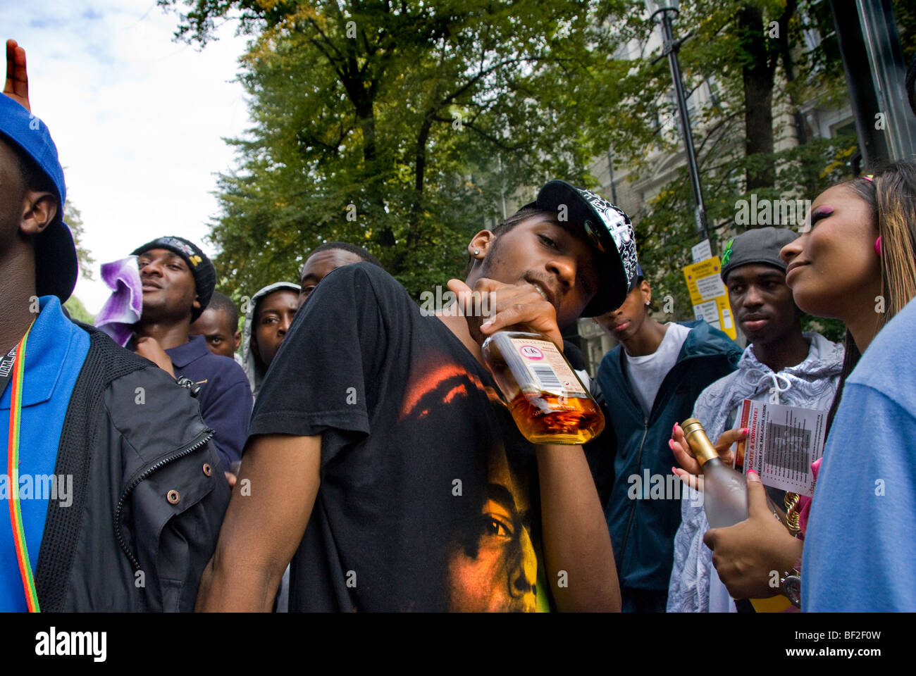 Young black men gang street hi-res stock photography and images - Alamy