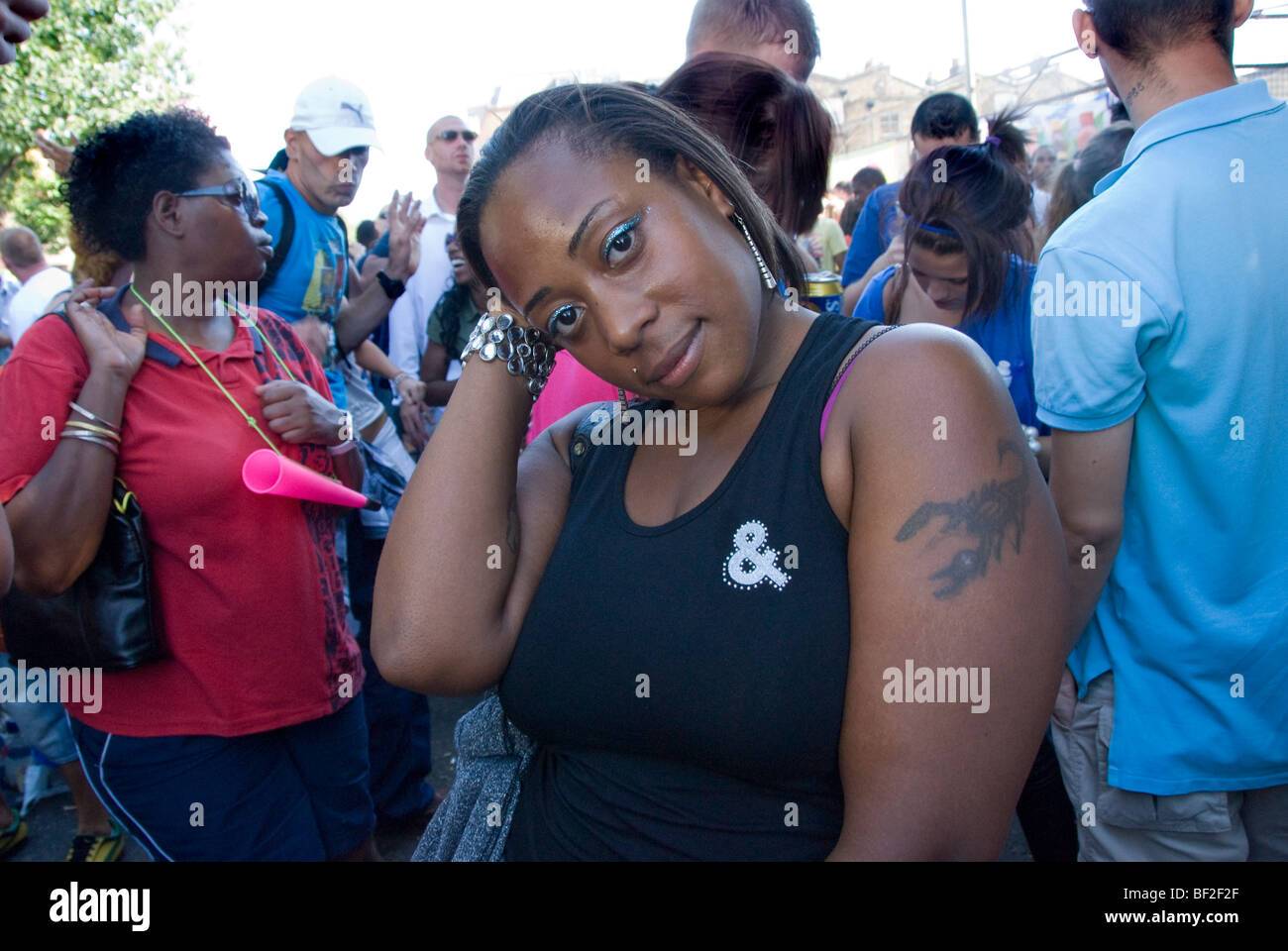 Crowded back street of Notting Hill Carnival Stock Photo - Alamy