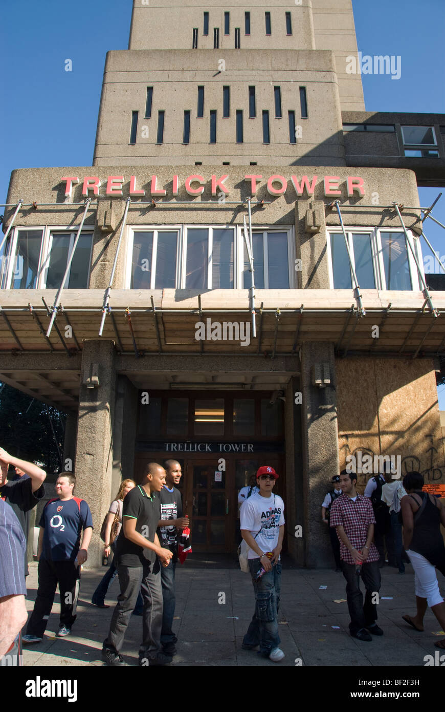 Trellick Tower high-rise designed by Erno Goldfinger in West London ...