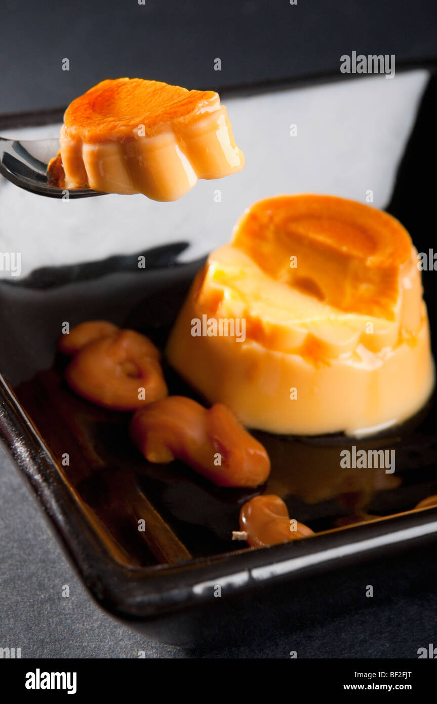 Custard topping hi-res stock photography and images - Alamy