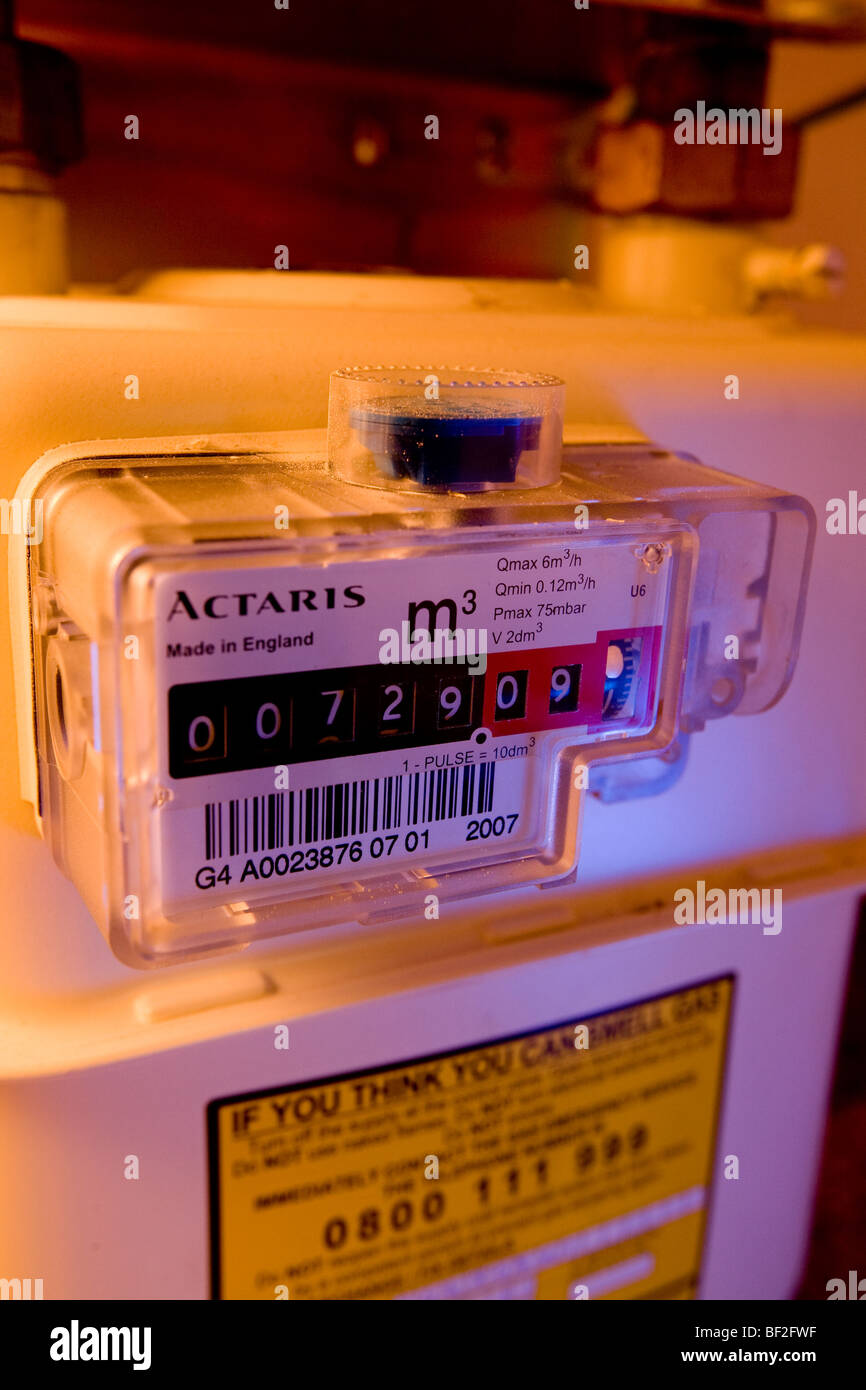 Domestic gas meter hi-res stock photography and images - Alamy