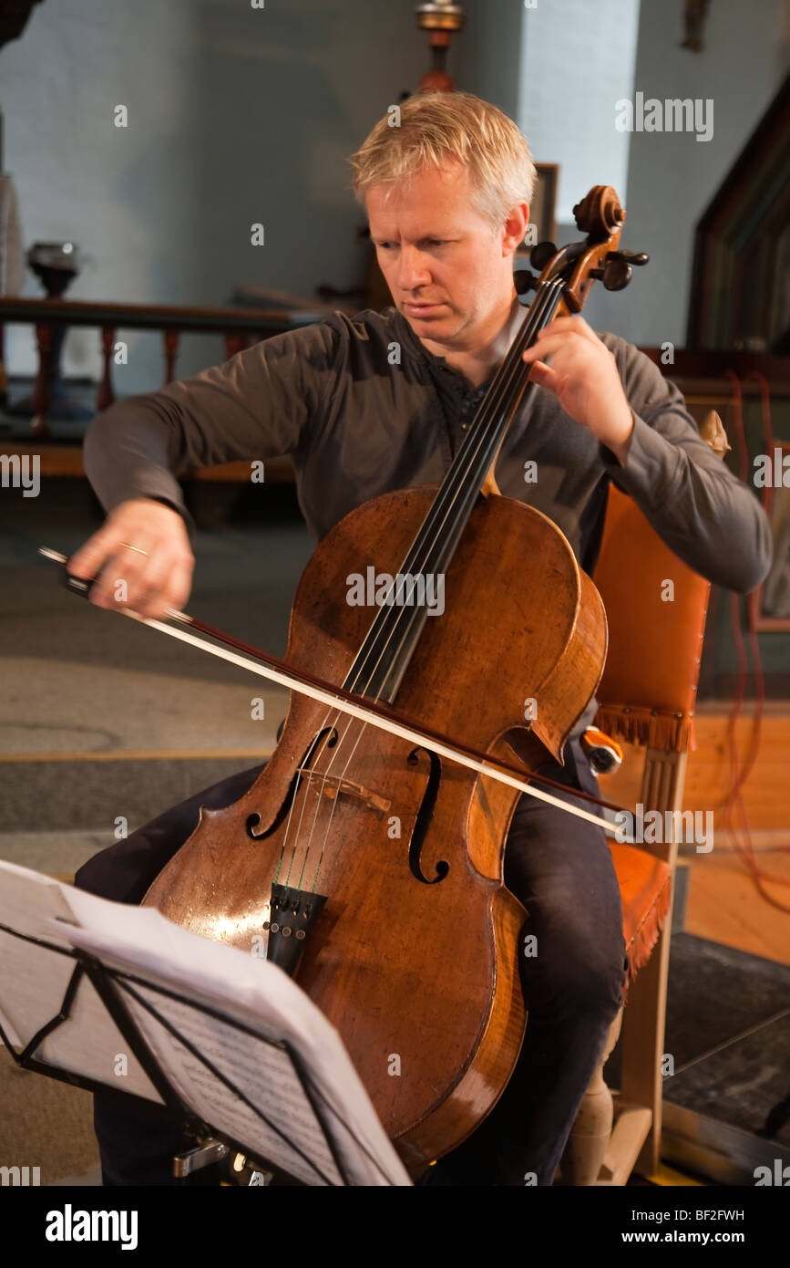 Cellist High Resolution Stock Photography and Images - Alamy