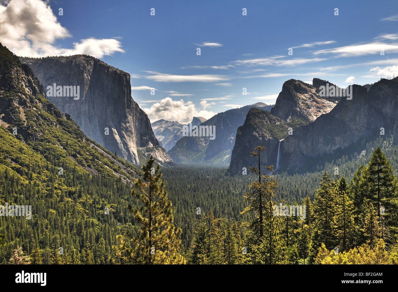 Yosemite valley on cloudy day hi-res stock photography and images - Alamy