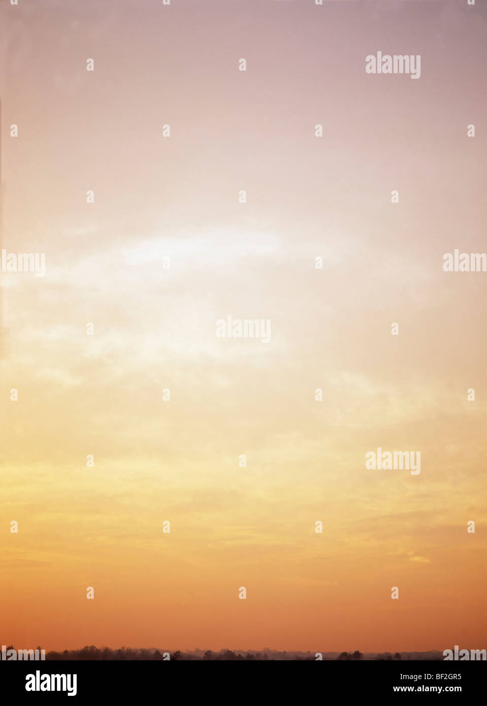 Peach colored clouds hi-res stock photography and images - Alamy