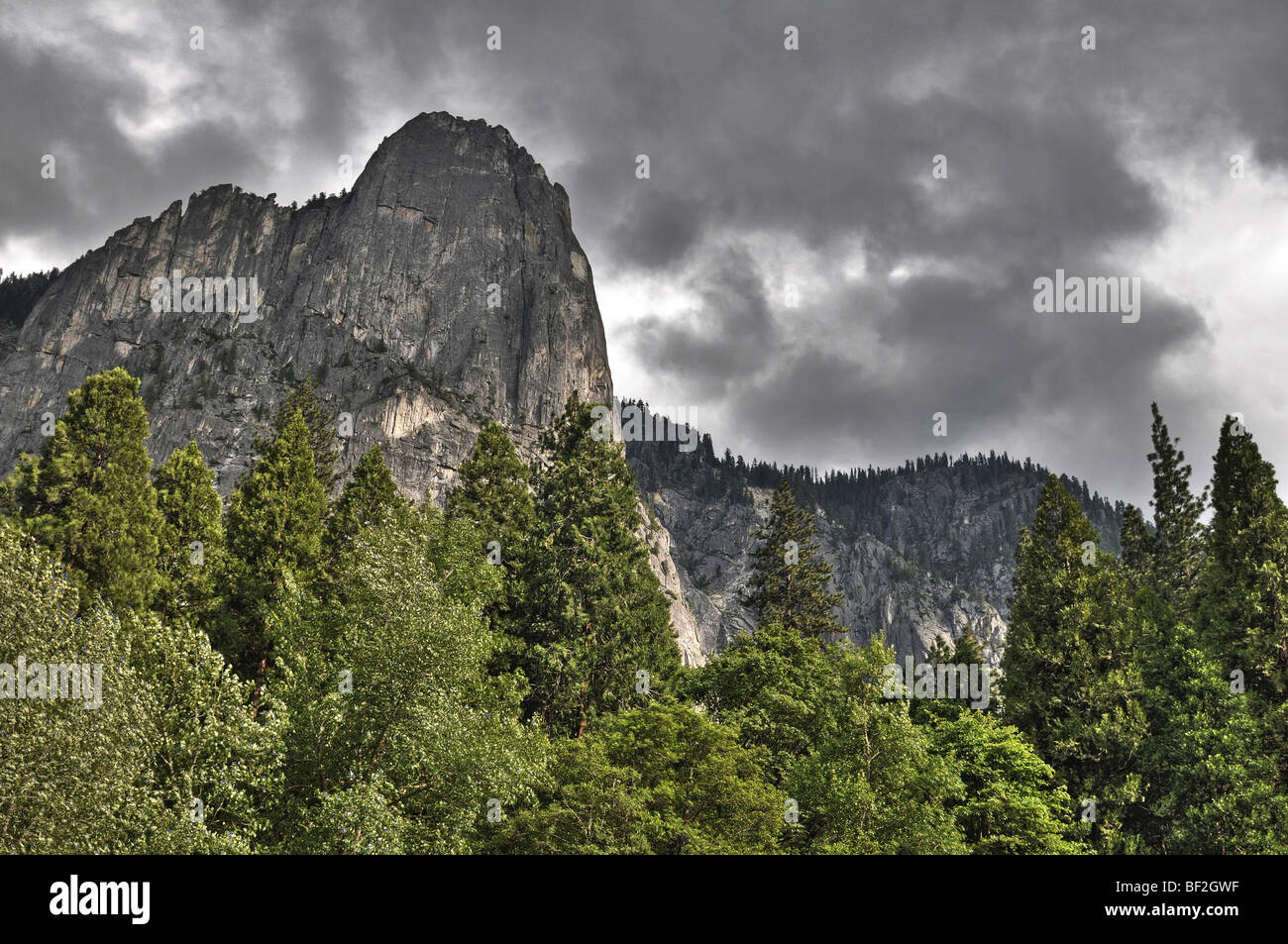 Yosemite National Park view of the mountains with a cloudy sky Stock ...