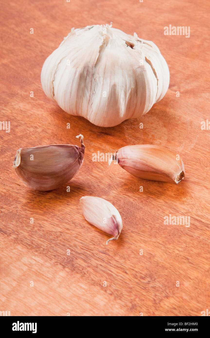 Close-up of garlic pods Stock Photo - Alamy