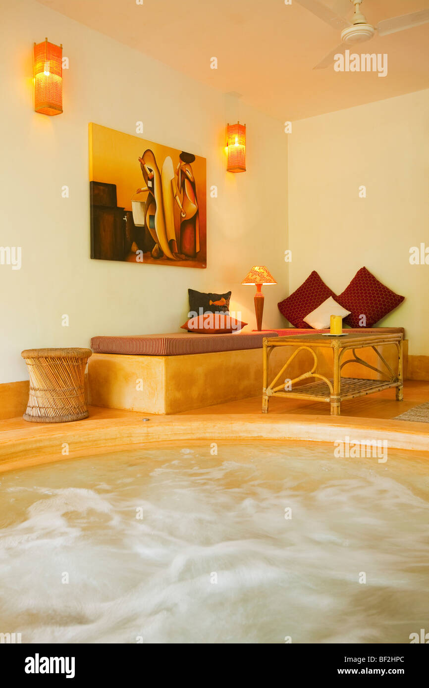 A jacuzzi in a luxury tropical modern villa Stock Photo - Alamy