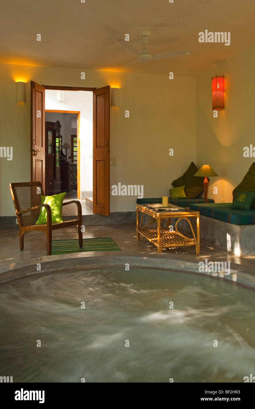 A jacuzzi in a luxury tropical modern villa Stock Photo - Alamy