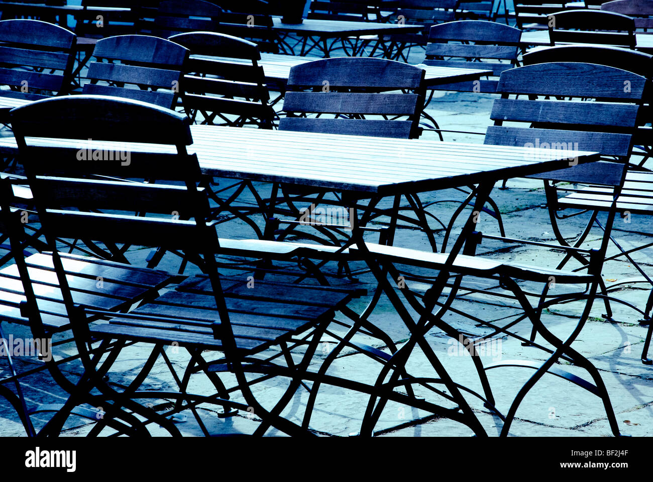 Warm weather tables chairs hi-res stock photography and images - Alamy