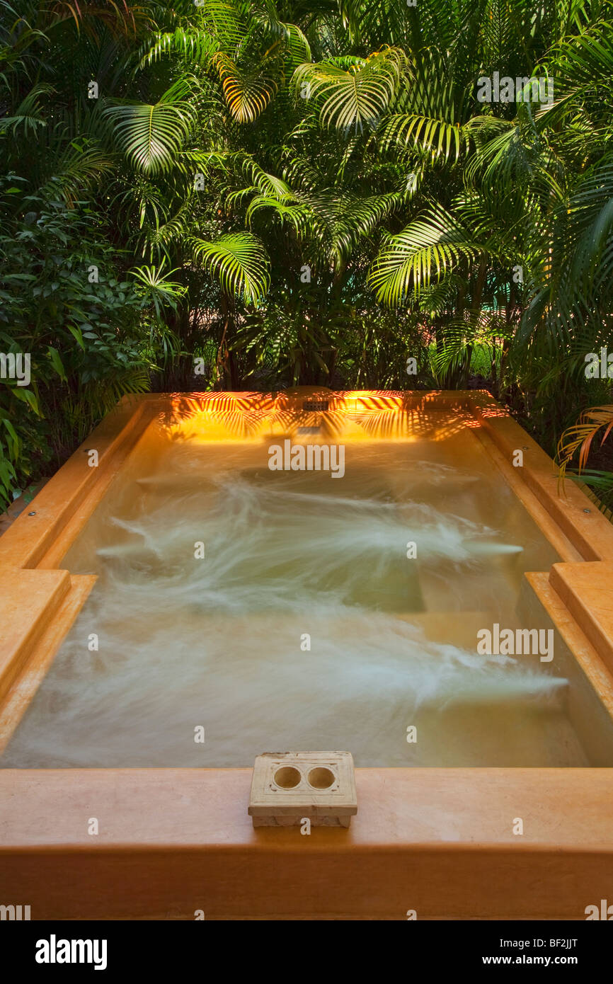 An outdoor jucuzzi in a luxury tropical modern villa Stock Photo - Alamy