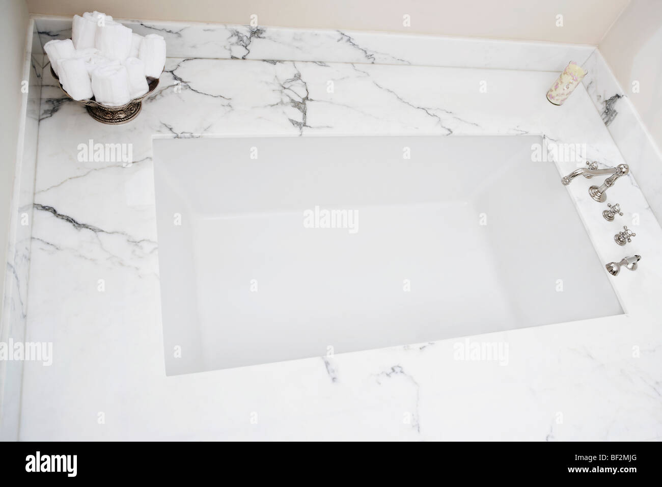 Reclaimed bathtub hi-res stock photography and images - Alamy