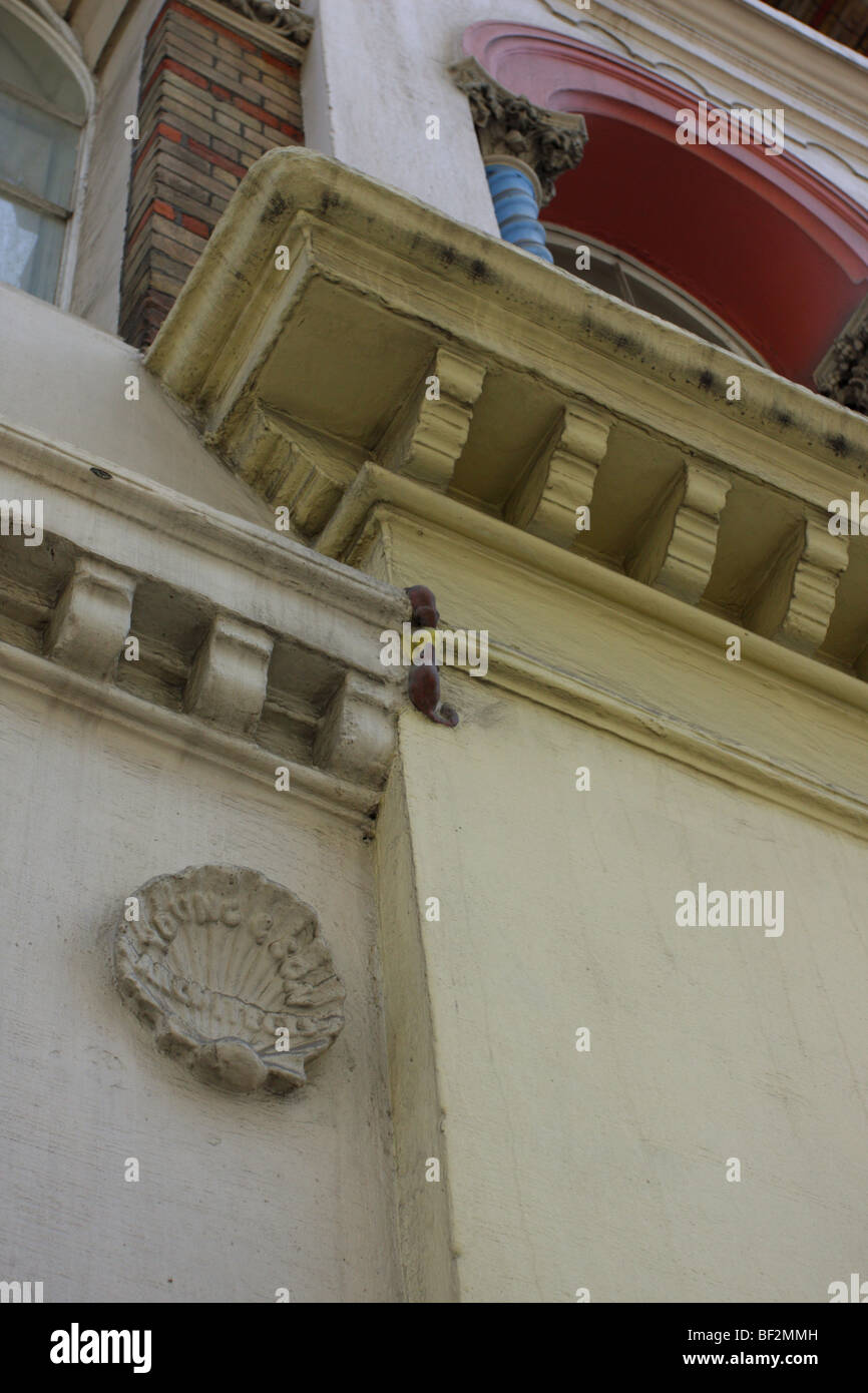 Londons smallest sculpture hi-res stock photography and images - Alamy