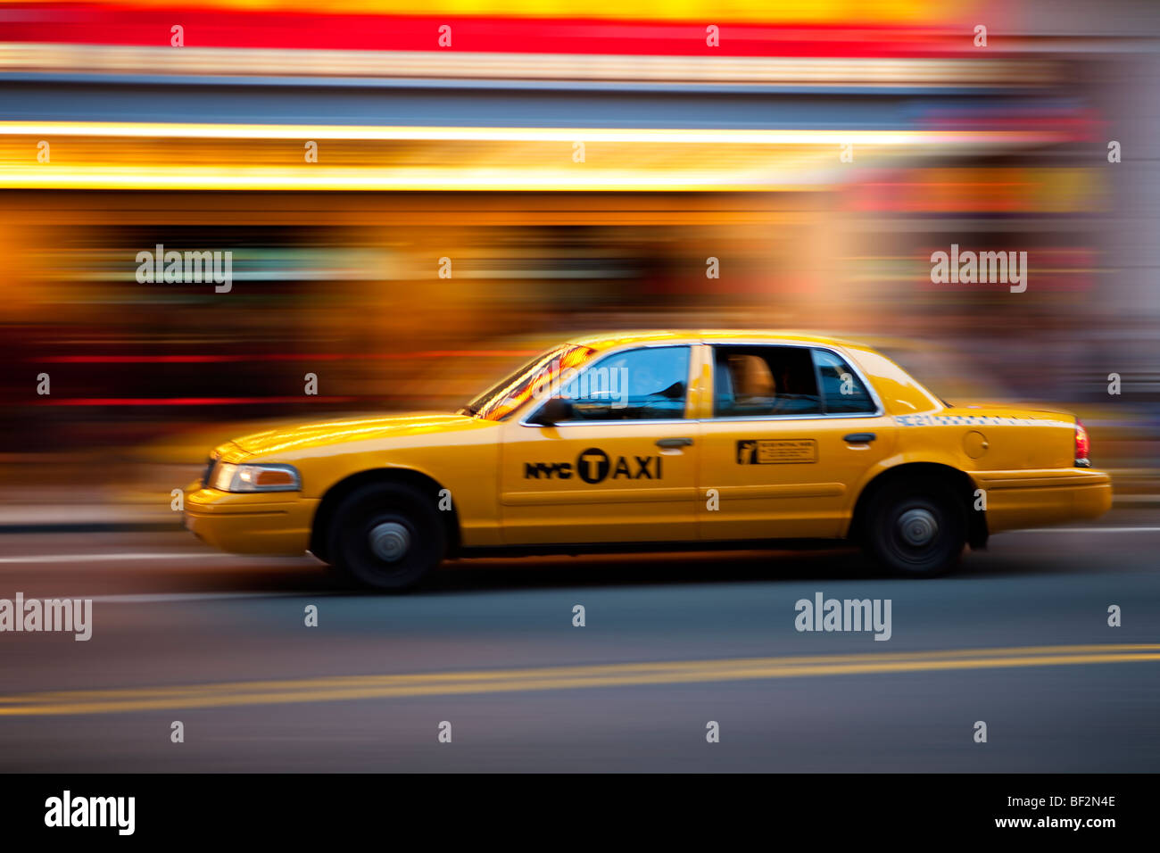 Car speeding through city hi-res stock photography and images - Alamy