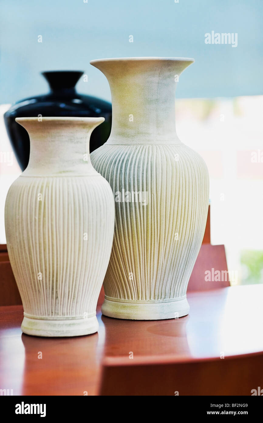Two vases ceramics hi-res stock photography and images - Alamy