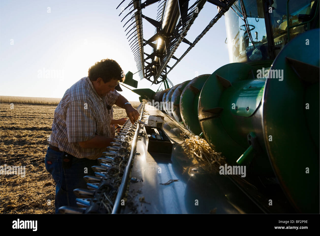 Farmers fixing hi-res stock photography and images - Alamy