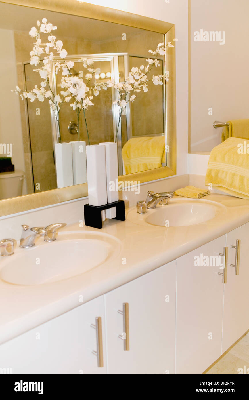 Photographs of lavatory hi-res stock photography and images - Alamy