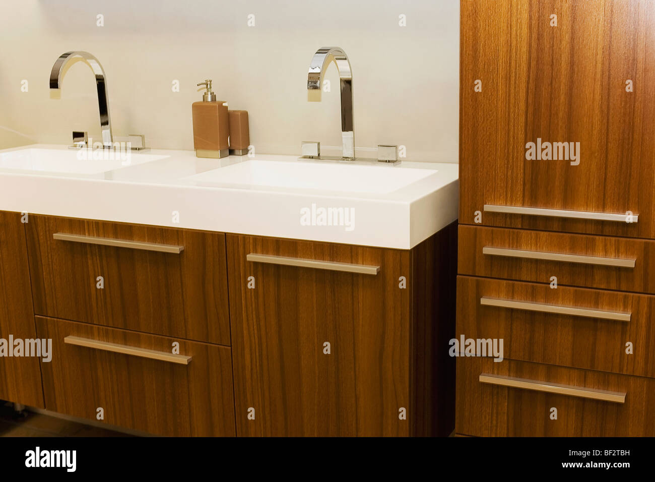 Lavatory basins hi-res stock photography and images - Alamy