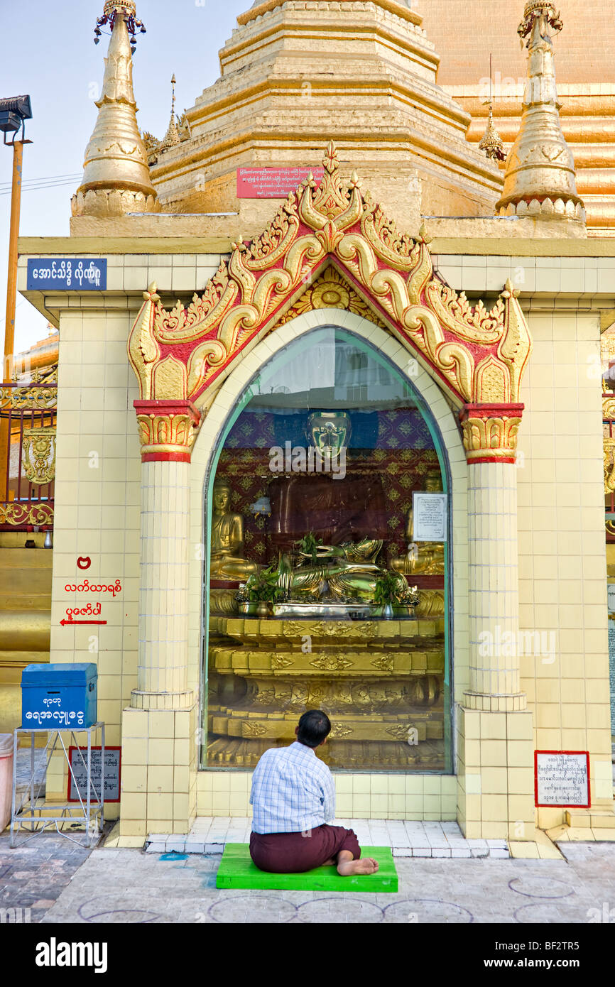 Asia man praying at temple hi-res stock photography and images - Alamy