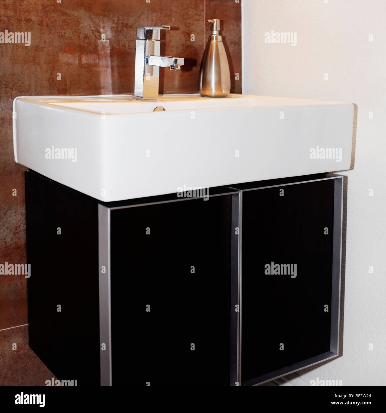 Ewer and basin hi-res stock photography and images - Alamy