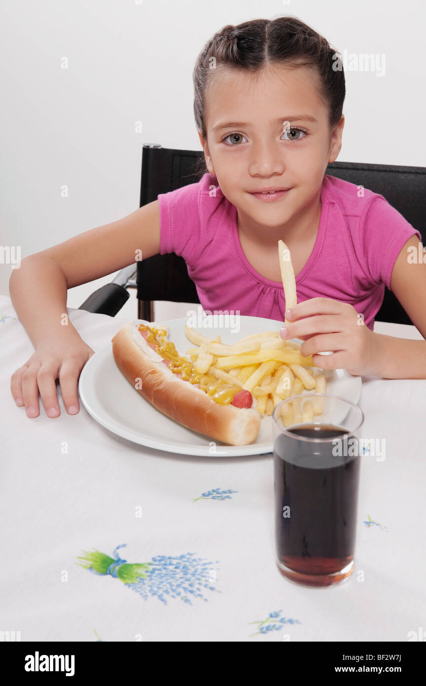 Portrait of a girl having lunch Stock Photo - Alamy