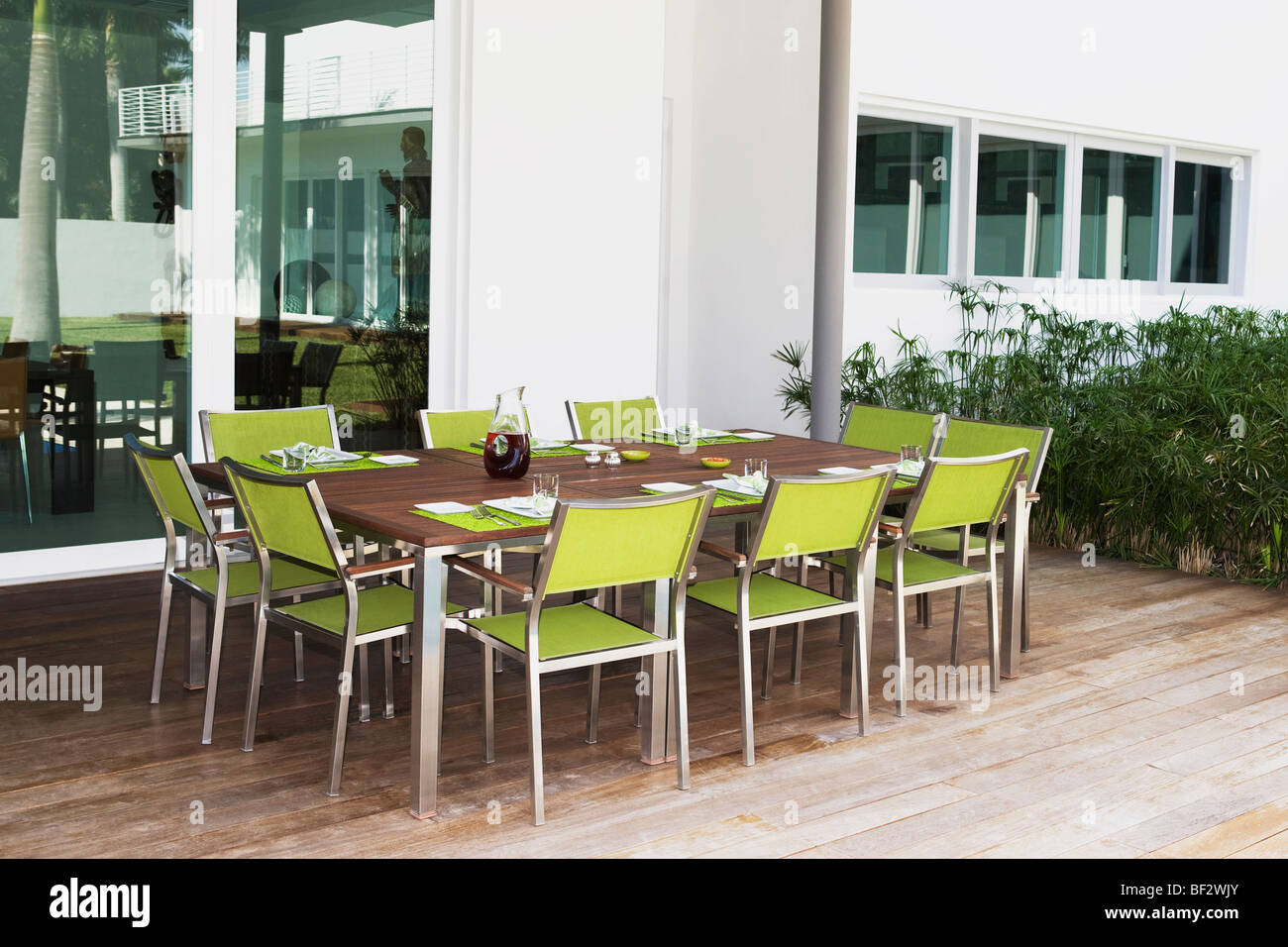 Setting create hi-res stock photography and images - Alamy