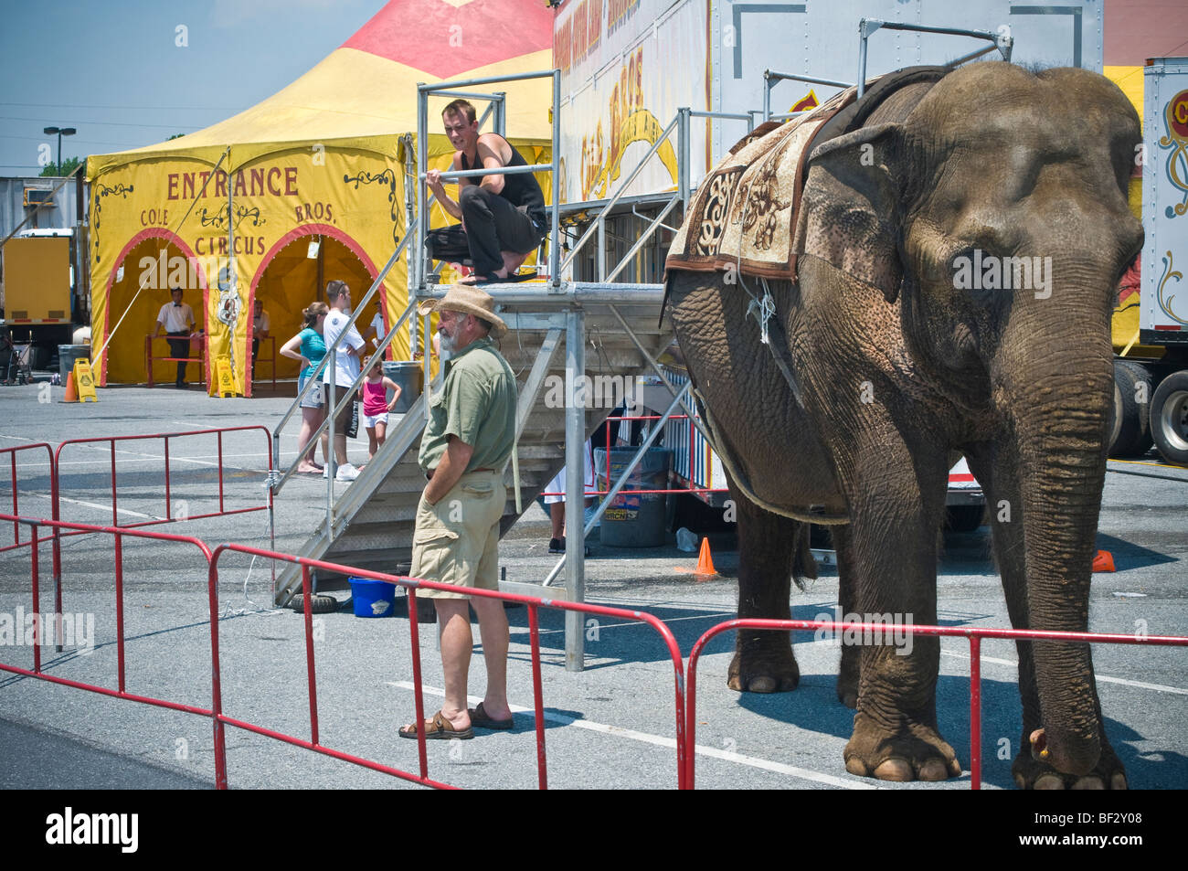 Clyde Beatty Cole Brothers Bros. Circus largest traveling show under ...