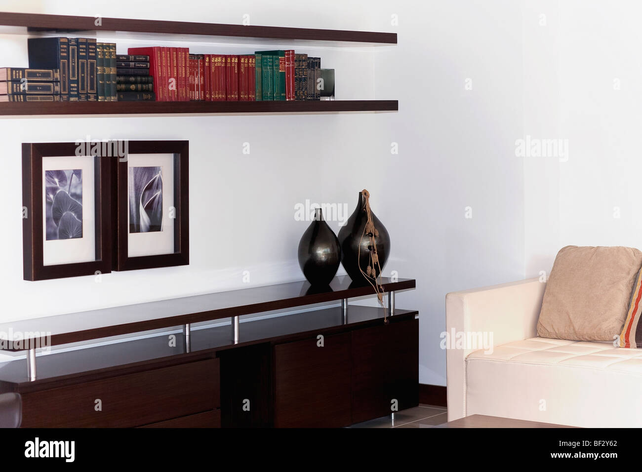 Living quarters inside family hi-res stock photography and images - Alamy