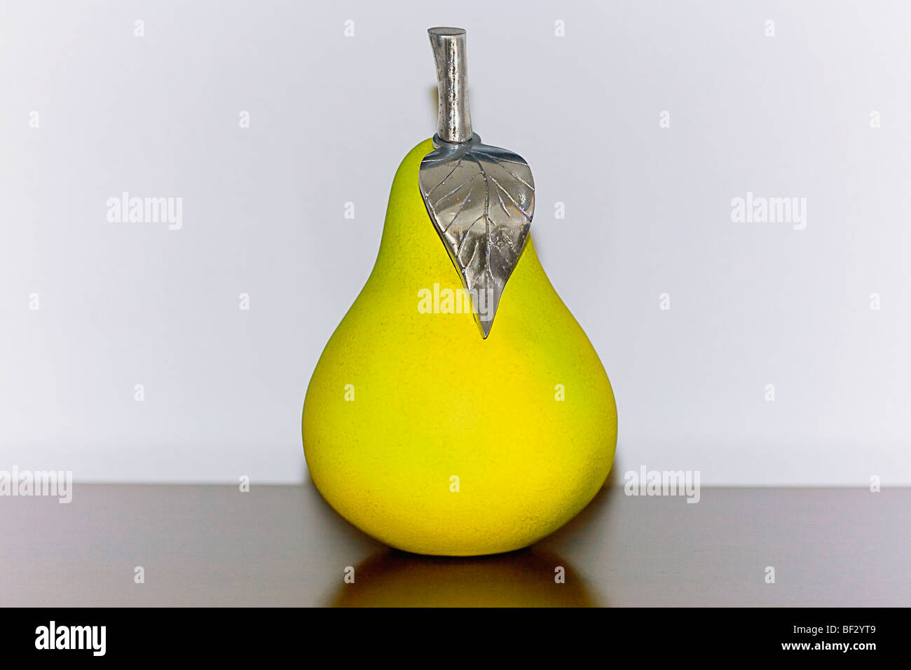 Artificial amber hi-res stock photography and images - Alamy