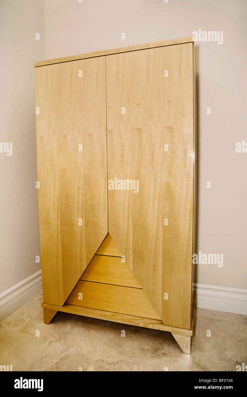 Bottom cupboard hi-res stock photography and images - Alamy