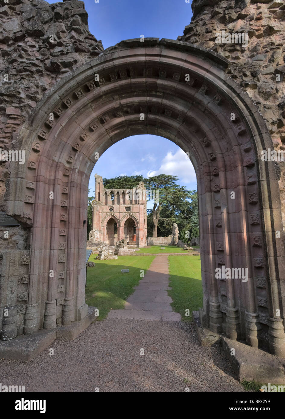 Romanesque round arches hi-res stock photography and images - Alamy