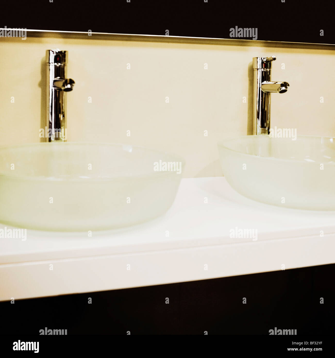 Wash bowls hi-res stock photography and images - Alamy