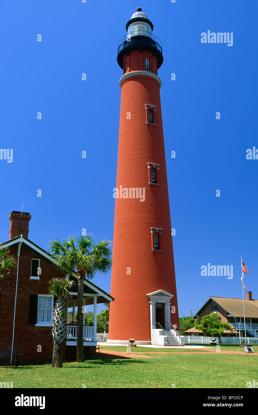 Low Angle View of the Ponce de Leon Inlet Lighthouse, Ponce Inlet ...