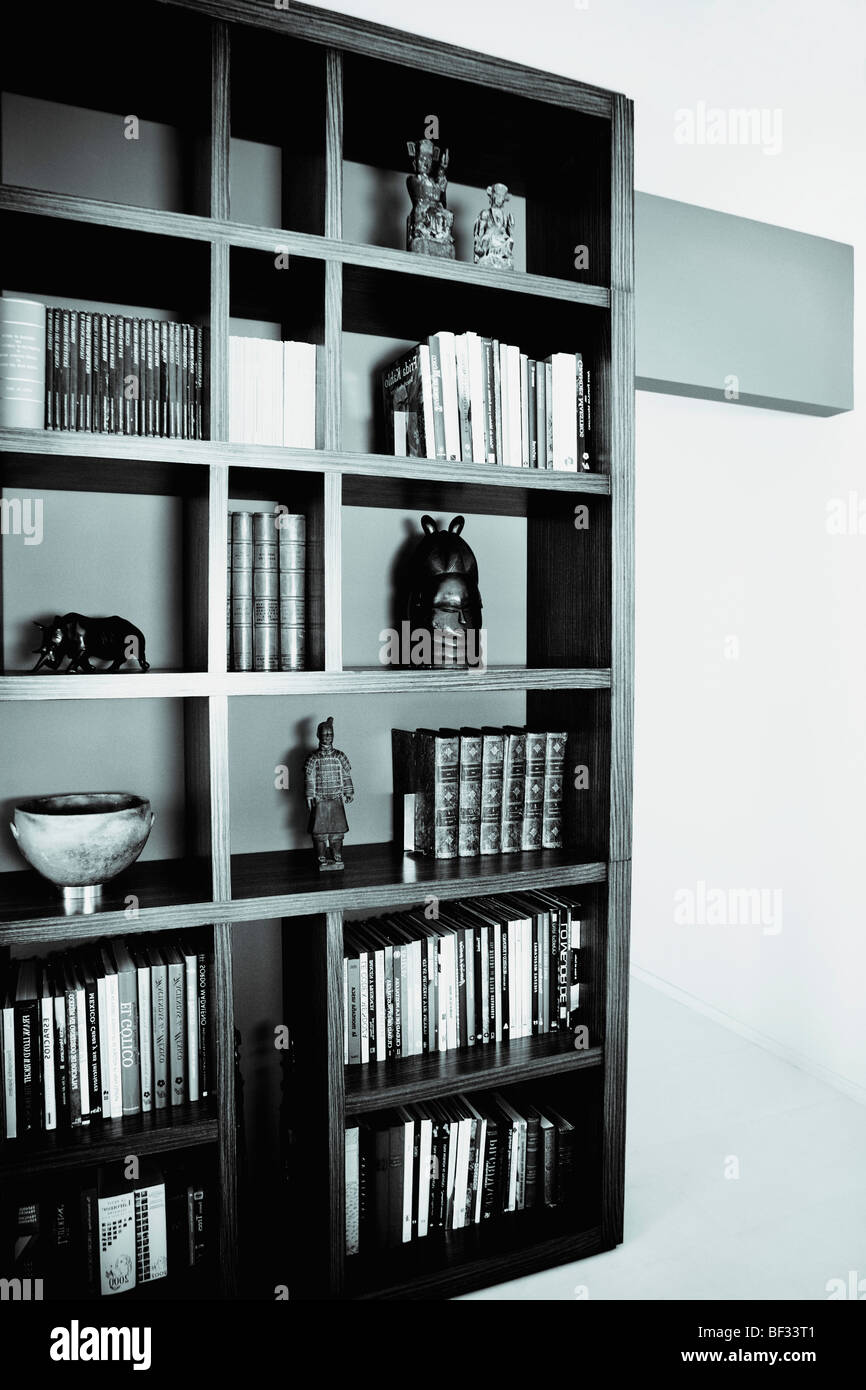 Bookshelf arrangement hi-res stock photography and images - Alamy