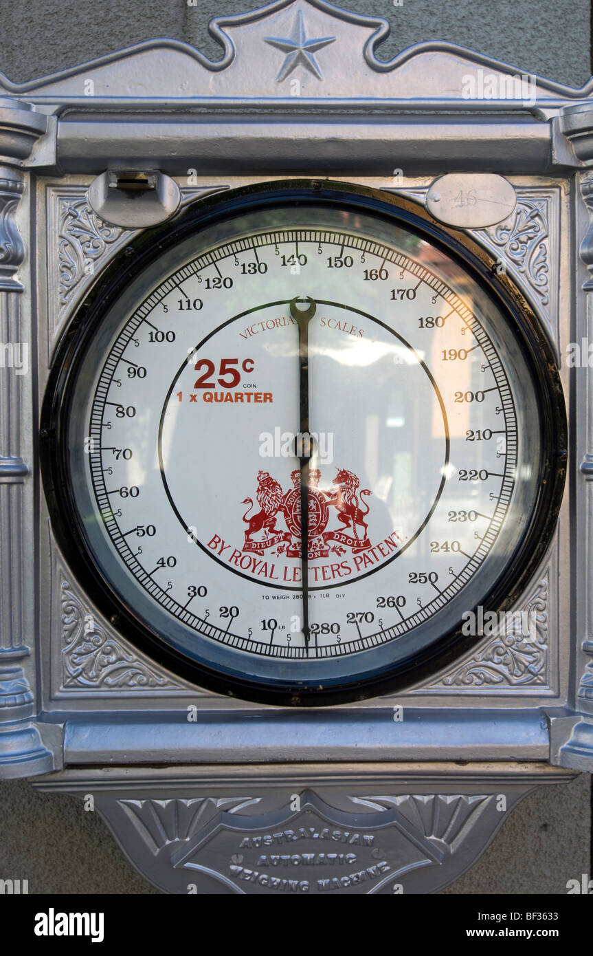 Coin operated scale Stock Photo - Alamy