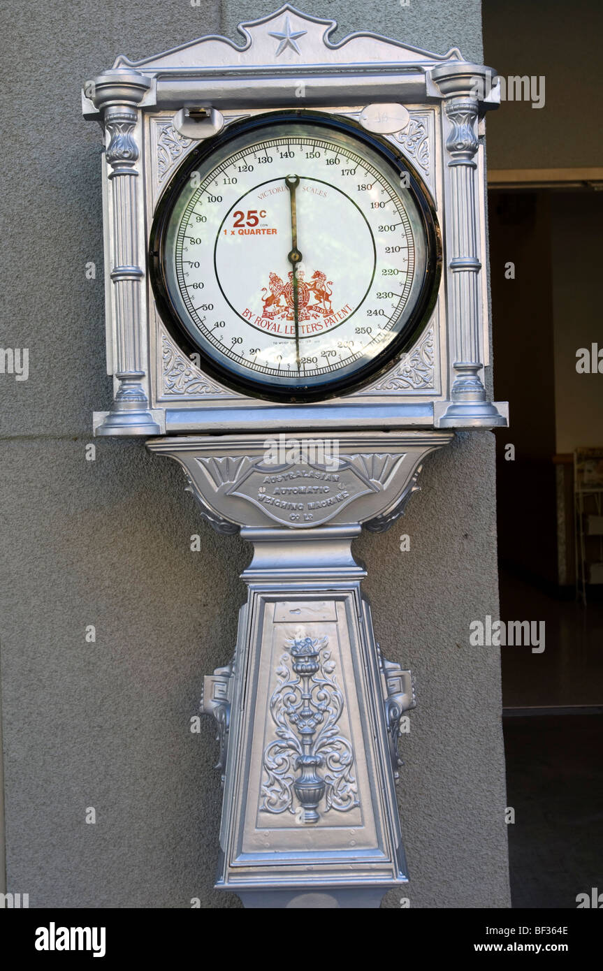 Coin operated scale Stock Photo - Alamy